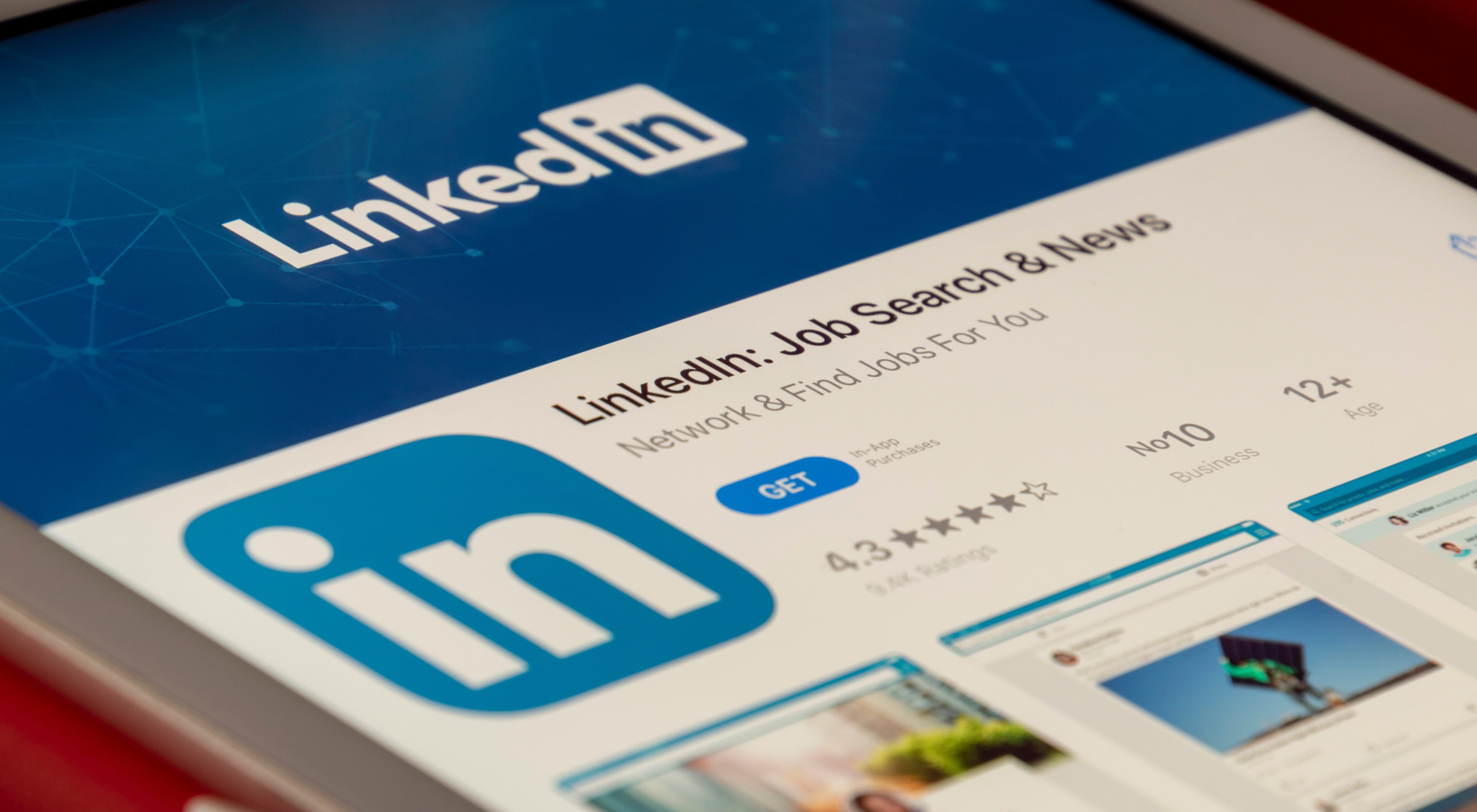 5 Tips for Choosing the Right LinkedIn Profile Photo | White Room Studio