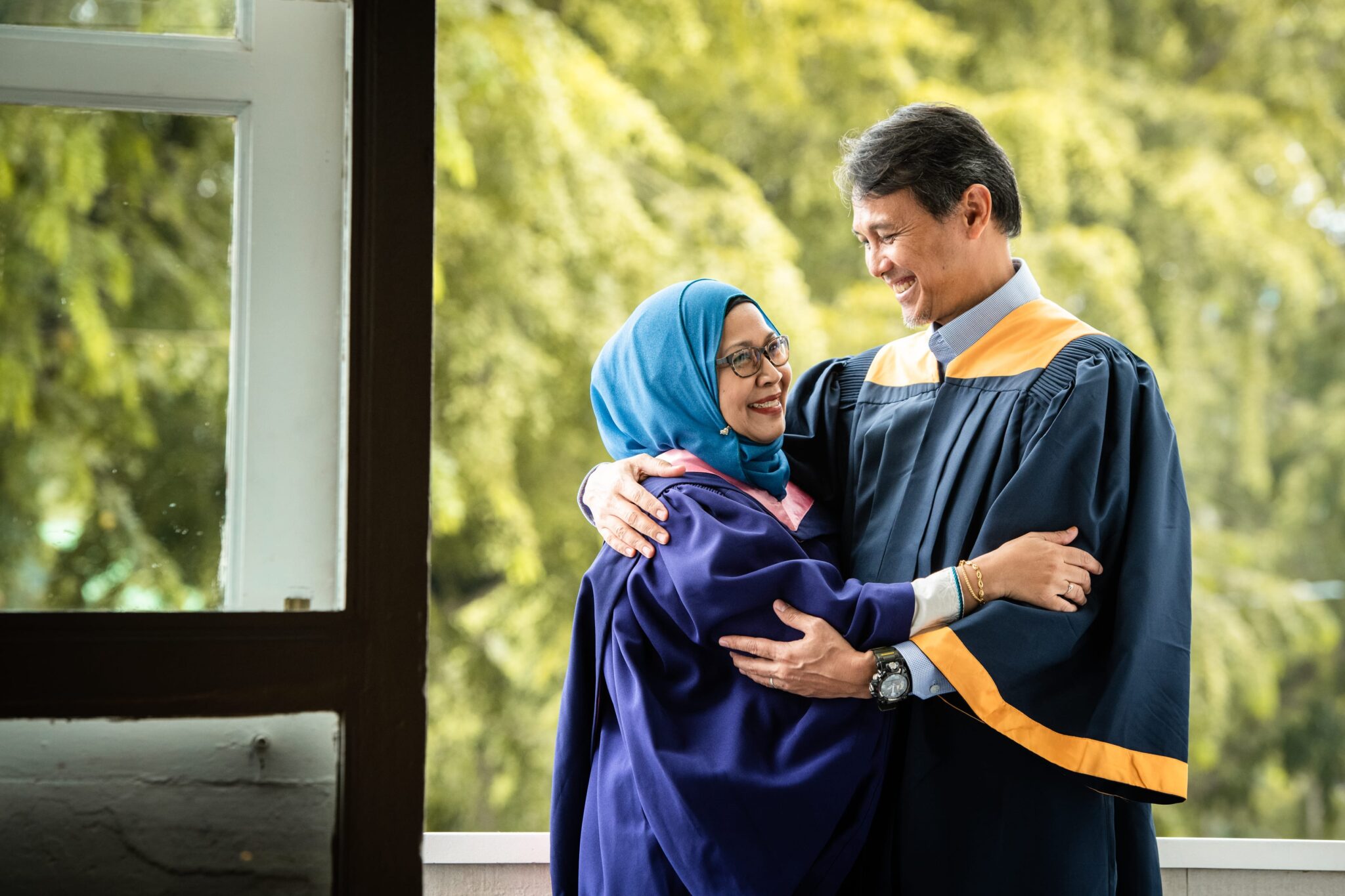 Graduation Portraits beyond smartphone snapshots? Ask White Room Studio ...